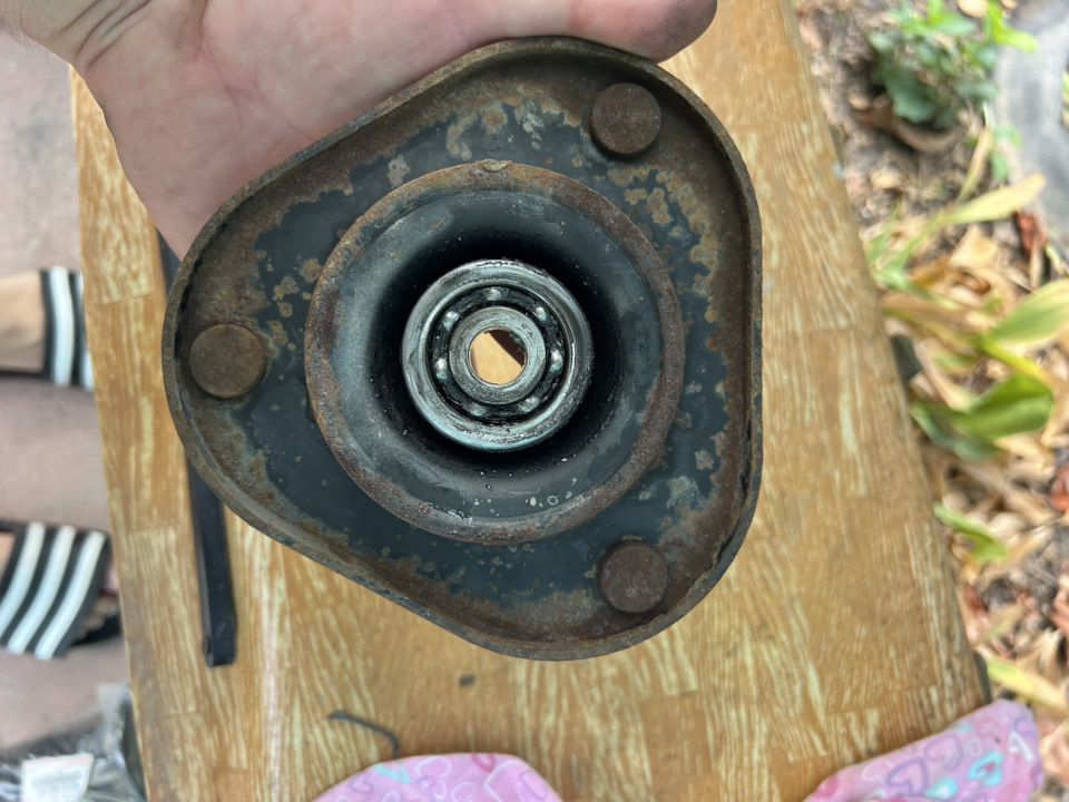 Замена пыльников на передних стойках — Toyota Corolla (140/150), 1,6 л ...