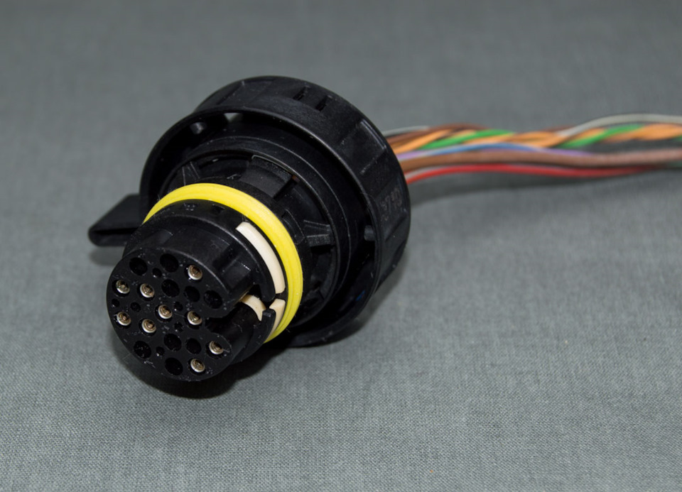 420973716 Корпус круглого разъ VAG | Запчасти на DRIVE2