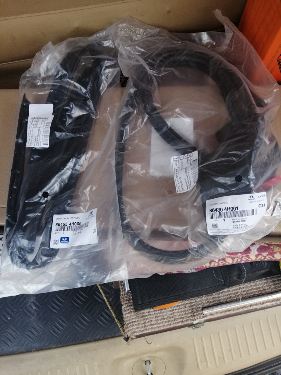 864304H001 Уплотнитель капота KIA HYUNDAI | Запчасти на DRIVE2