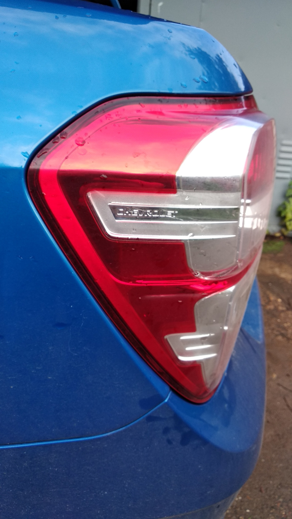 55. Замена заглушек задних фонарей — Chevrolet Cobalt (2G), 1,5 л, 2013 ...