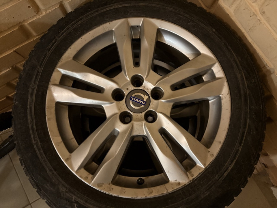 Шины зимние шипованные Nokian 215/60 R17, литые диски Borbet 8Jx17 ET55 ...