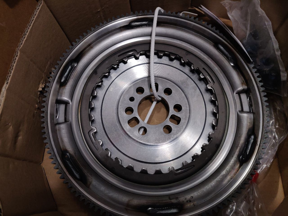 Маховик LUK на дизельные двигатели VAG с DSG на Audi A3 (8V ...