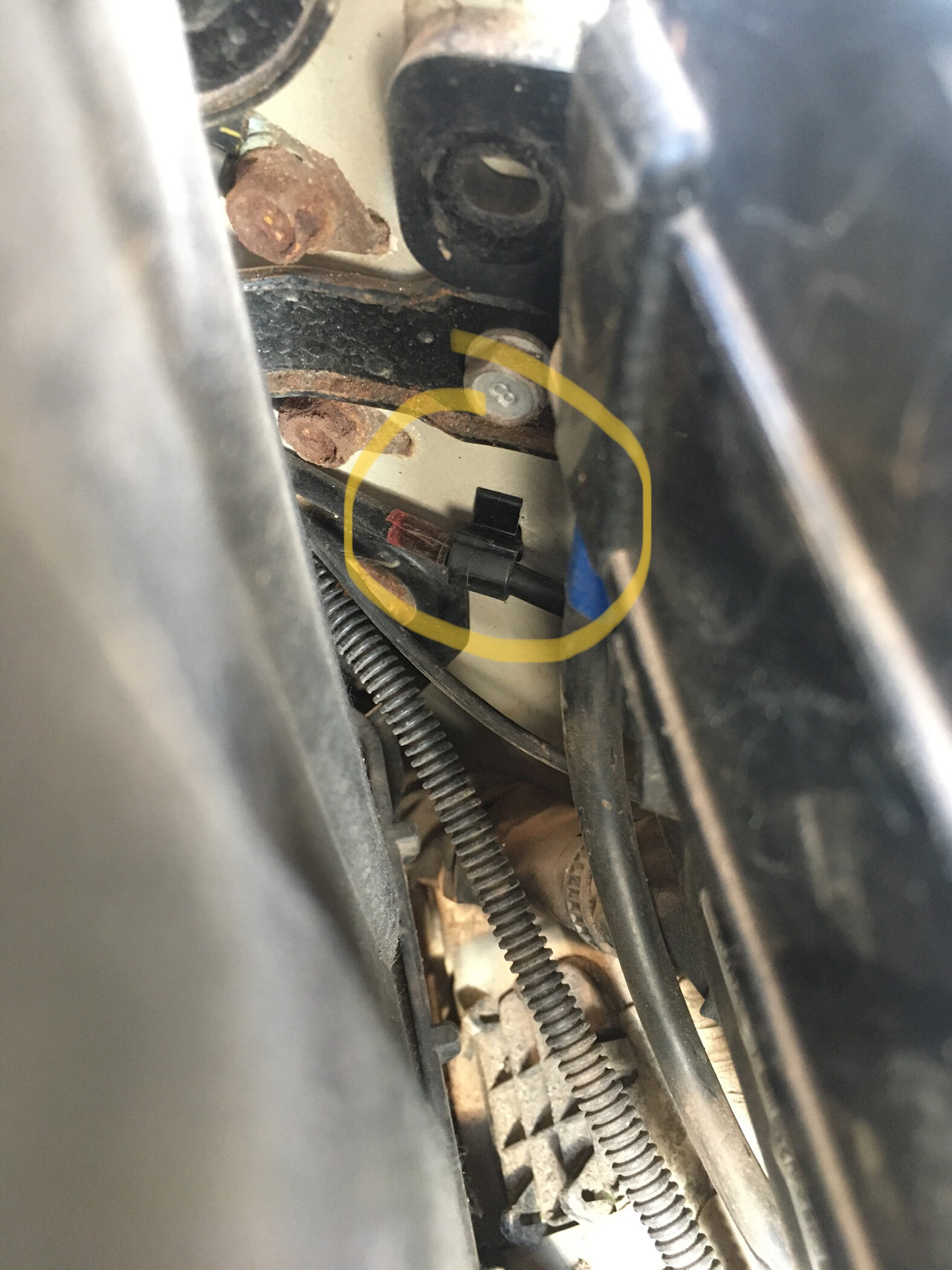 Замена троса капота — Hyundai Solaris (1G), 1,6 л, 2011 года | своими ...