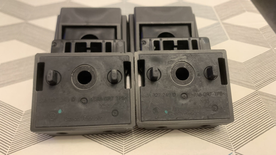 Упоры багажника VAG на Skoda Octavia A8 Mk4, Volkswagen Polo liftback ...