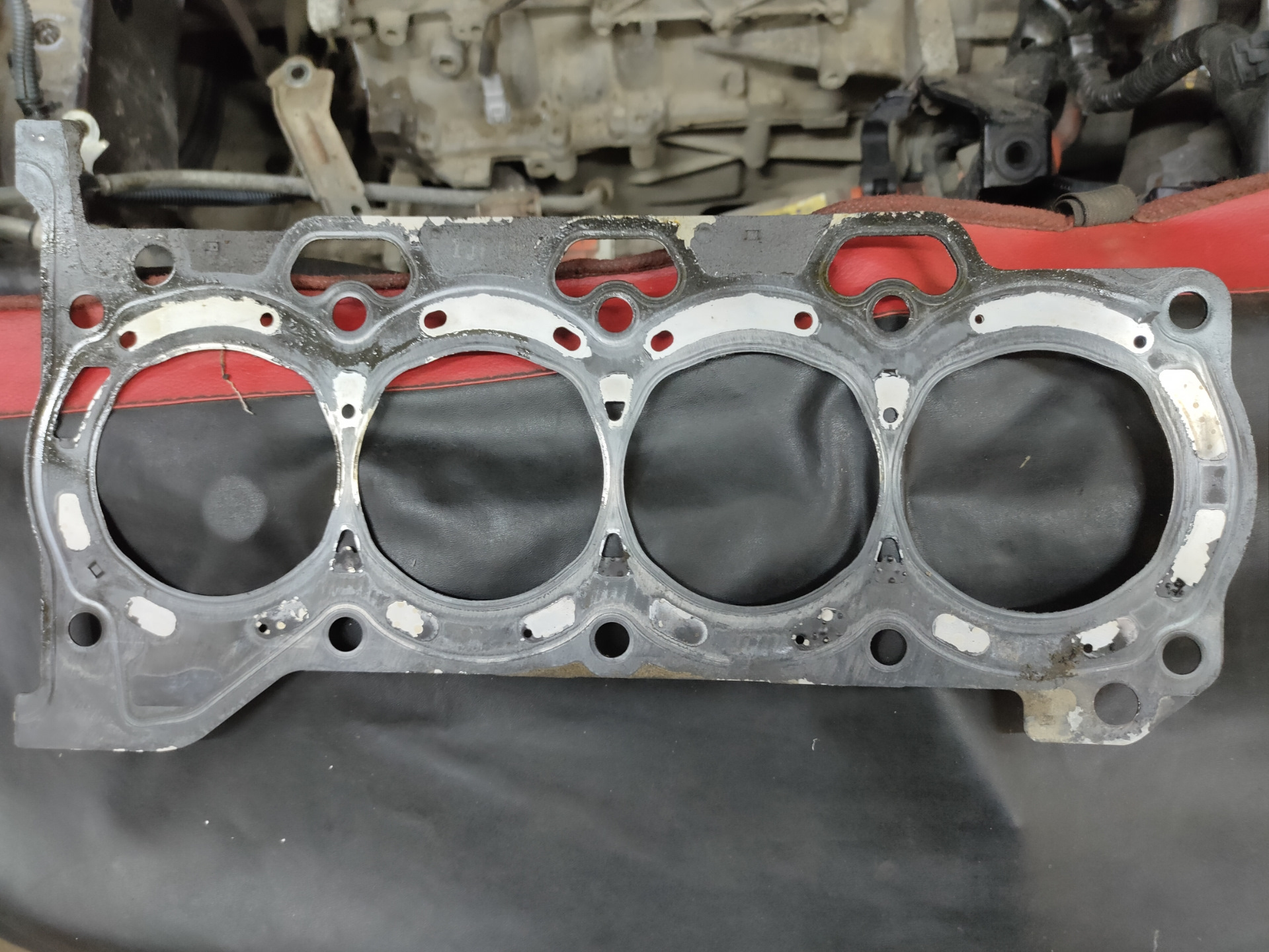 Замена прокладки ГБЦ (ошибка P0302 часть 4) — Lexus CT 200h, 1,8 л ...