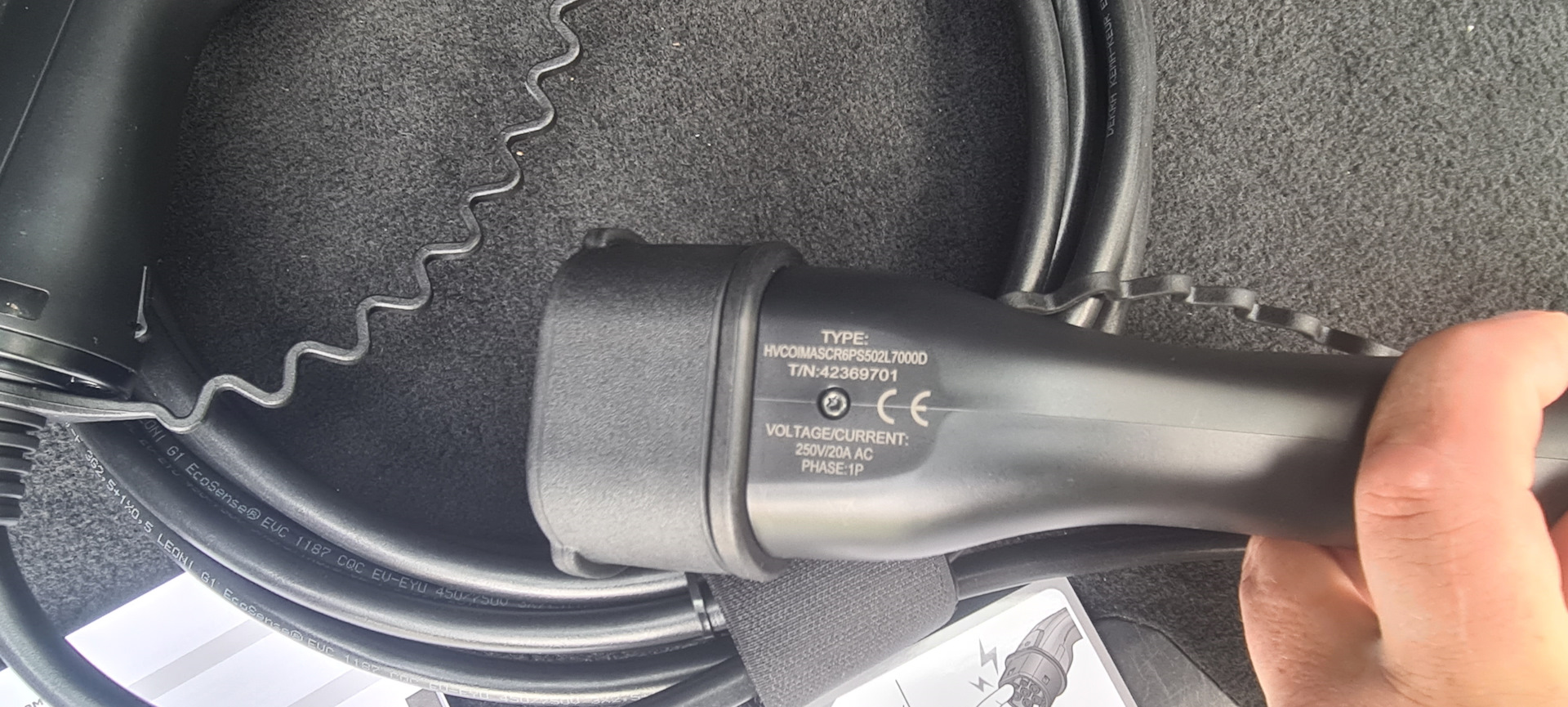 Кабель для зарядки гибрида. — Volvo XC90 (2G), 2 л, 2016 года ...