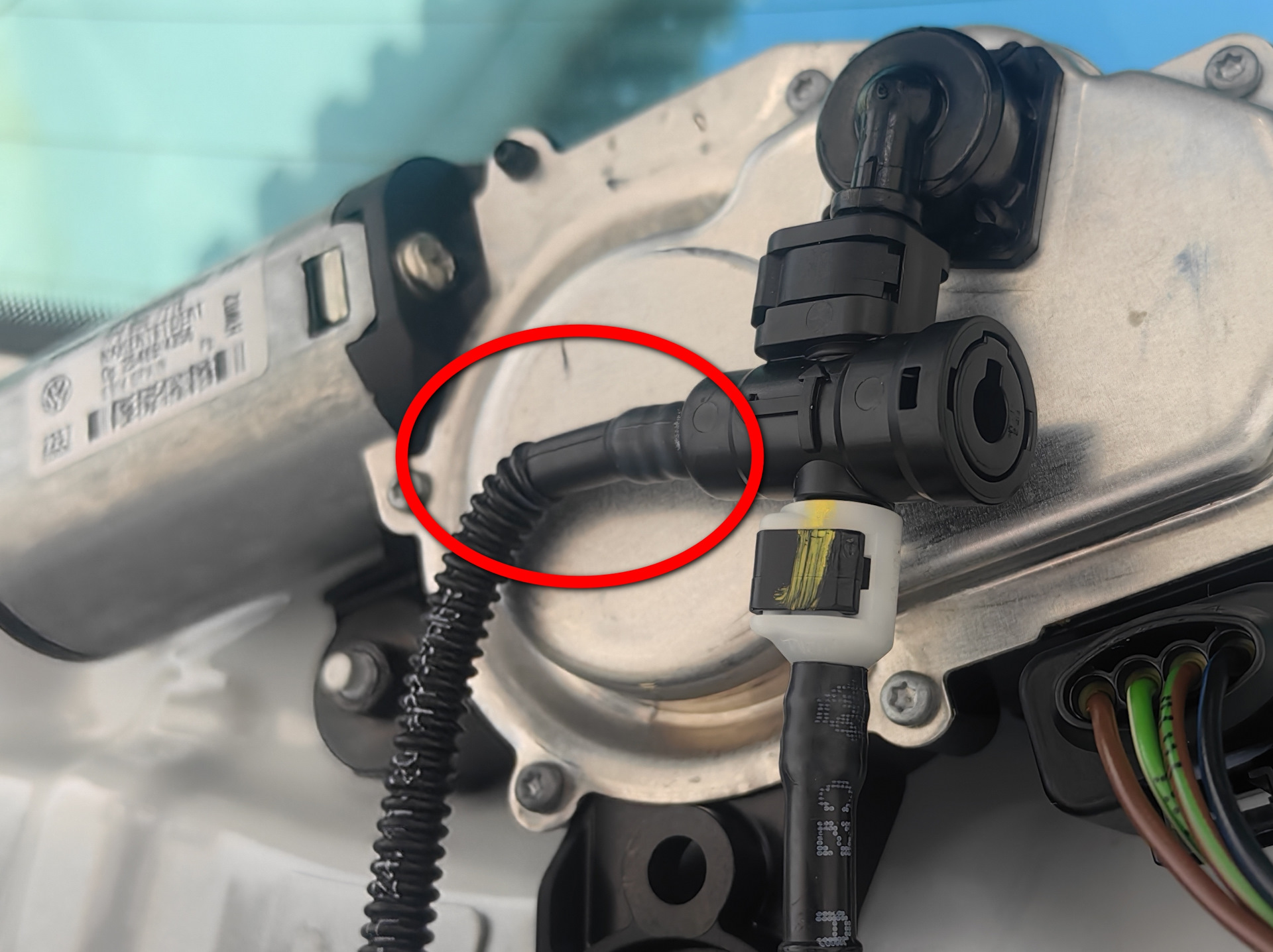 Работы по крышке багажника Монохрома (омыватель, дворник, шумоизоляция ...