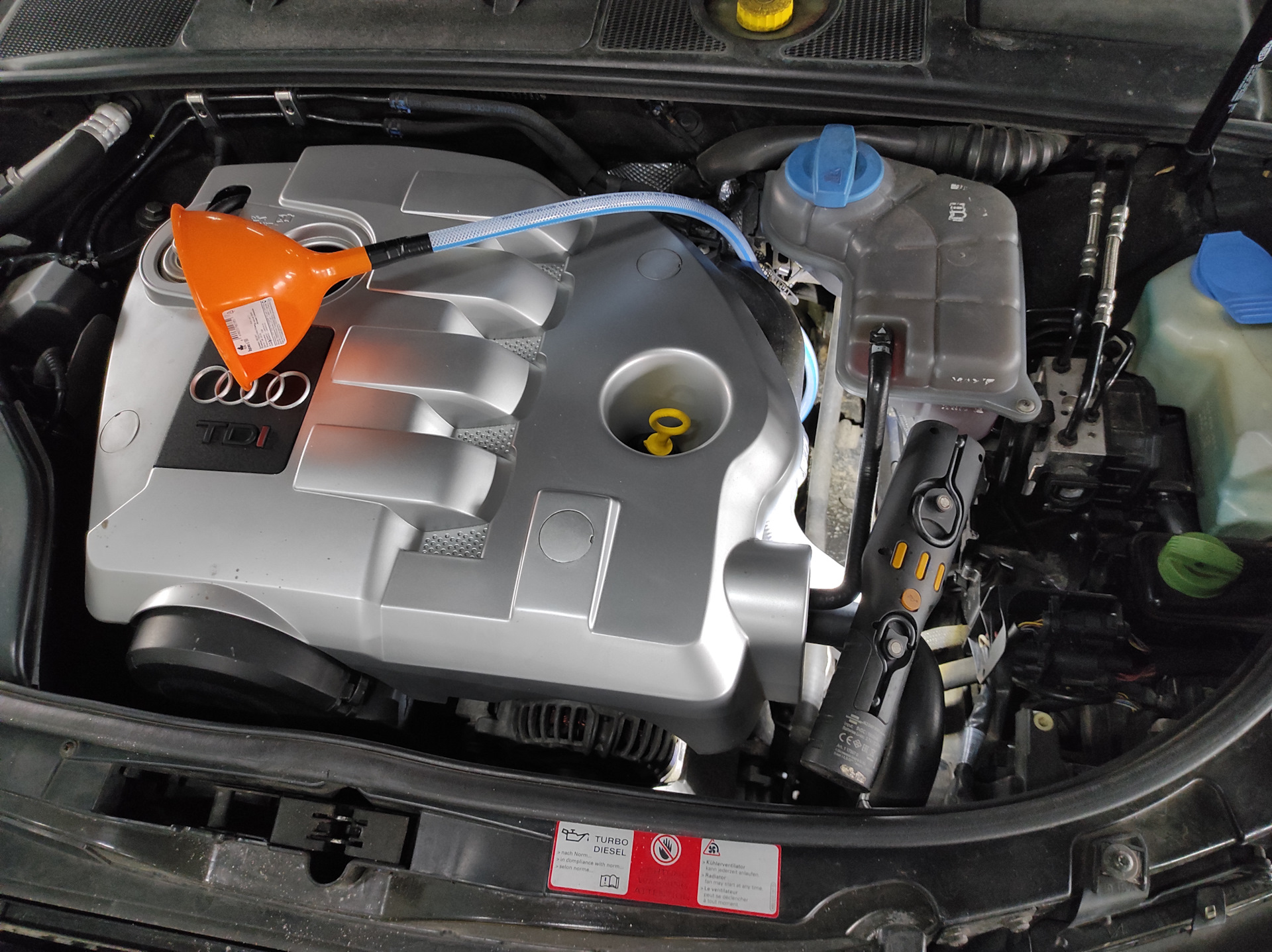 Замена масла в 6-ти ступенчатой МКПП — Audi A4 (B6), 1,9 л, 2002 года ...