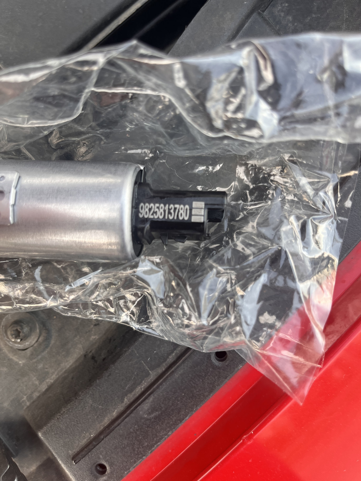 Замена выпускного клапана регулировки фаз ГРМ — Peugeot 207, 1,6 л ...