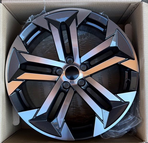 Зимний комплект 2024-25 — Geely Monjaro, 2 л, 2024 года | шины | DRIVE2