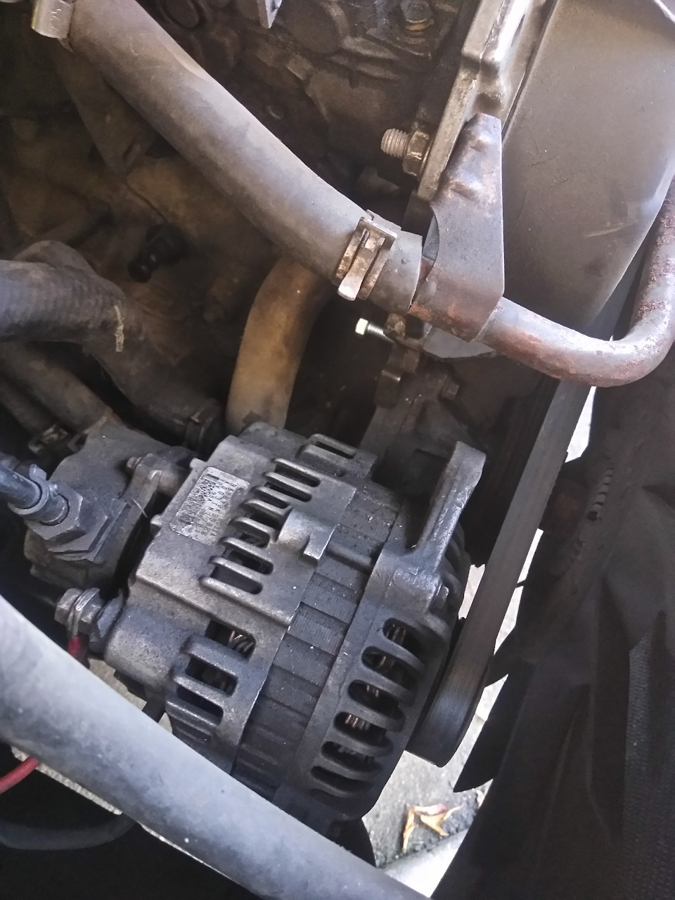 Кронштейн генератора — Ford Transit (5G), 2,5 л, 1998 года | поломка ...