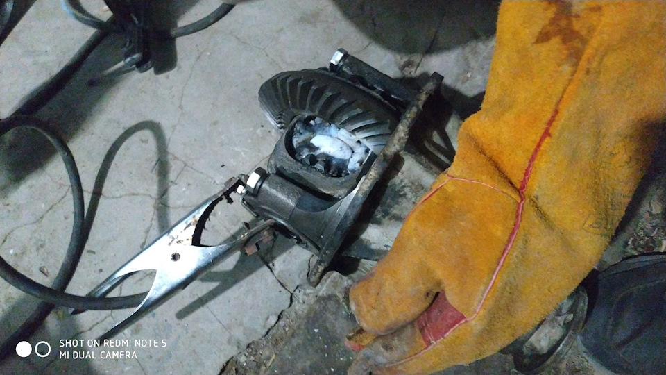 Гидро опора КПП от Audi 8J0199555D — Volkswagen Touran (1G), 2 л, 2013 ...