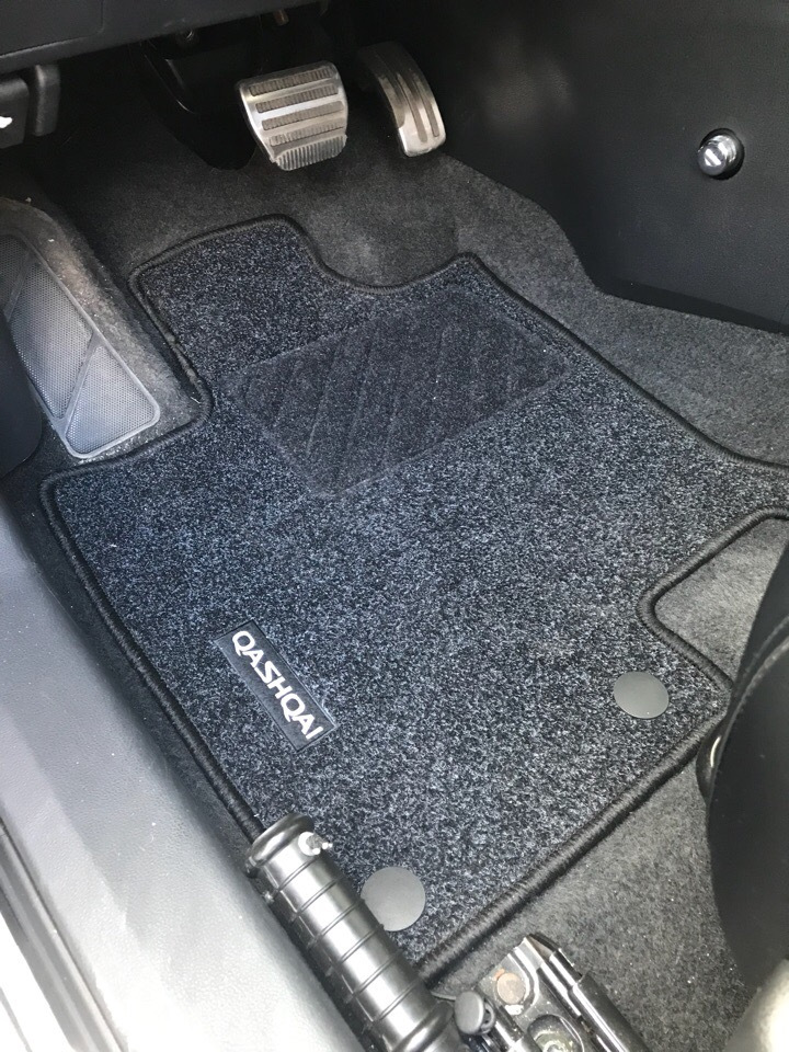 новые коврики — Nissan Qashqai (1G), 2 л, 2010 года | аксессуары | DRIVE2