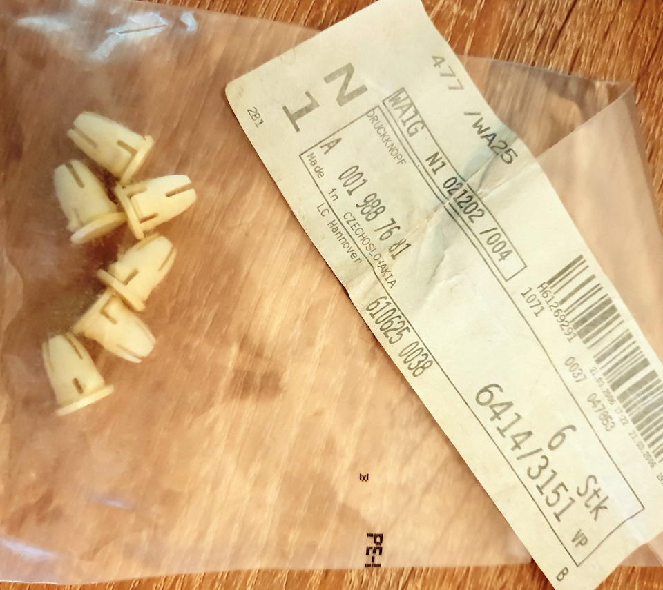 A0019887681 Клипса крепления накладки Mercedes | Запчасти на DRIVE2