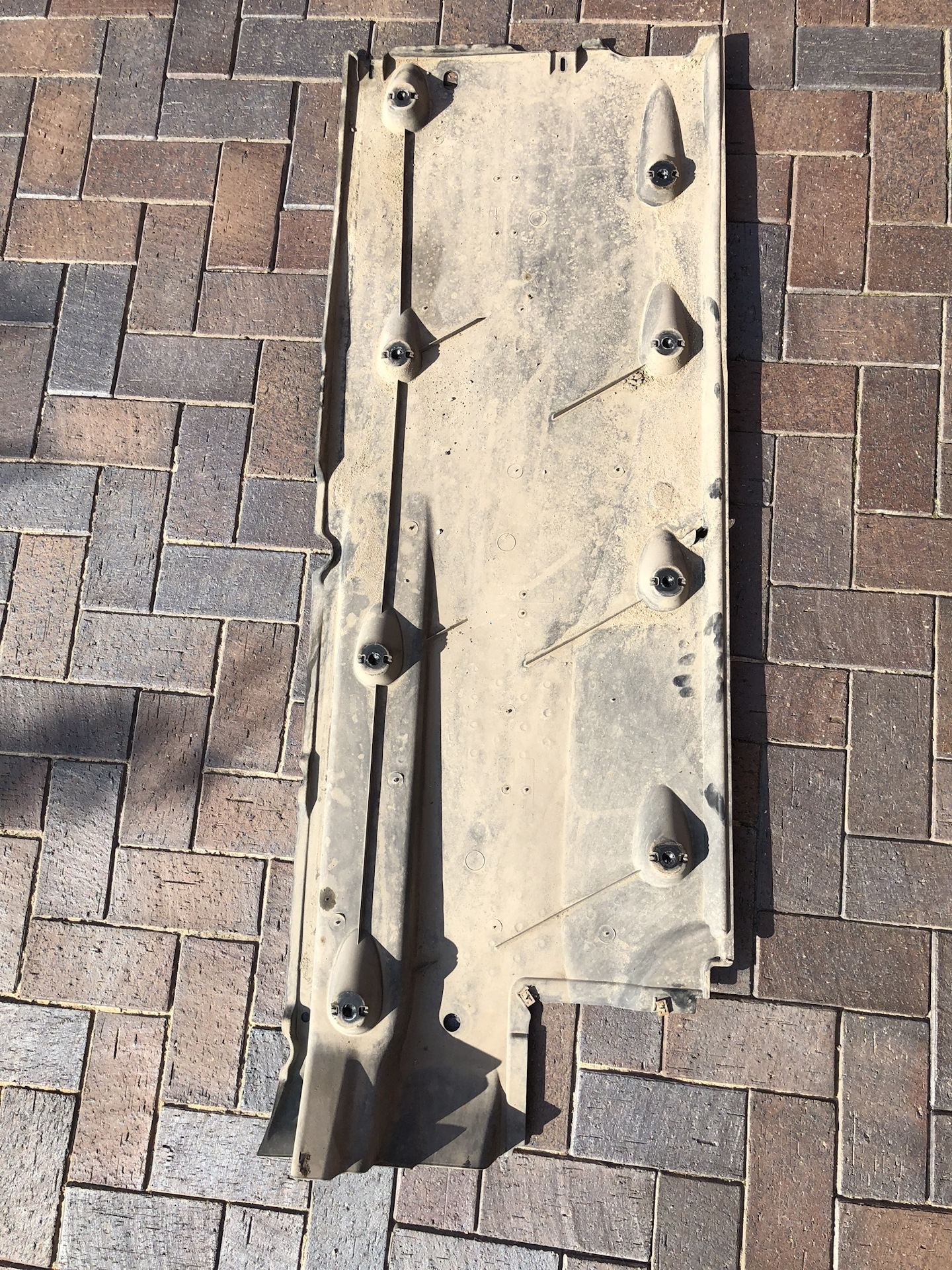 Замена термозащитного экрана глушителя — Volkswagen Passat B6, 1,8 л ...