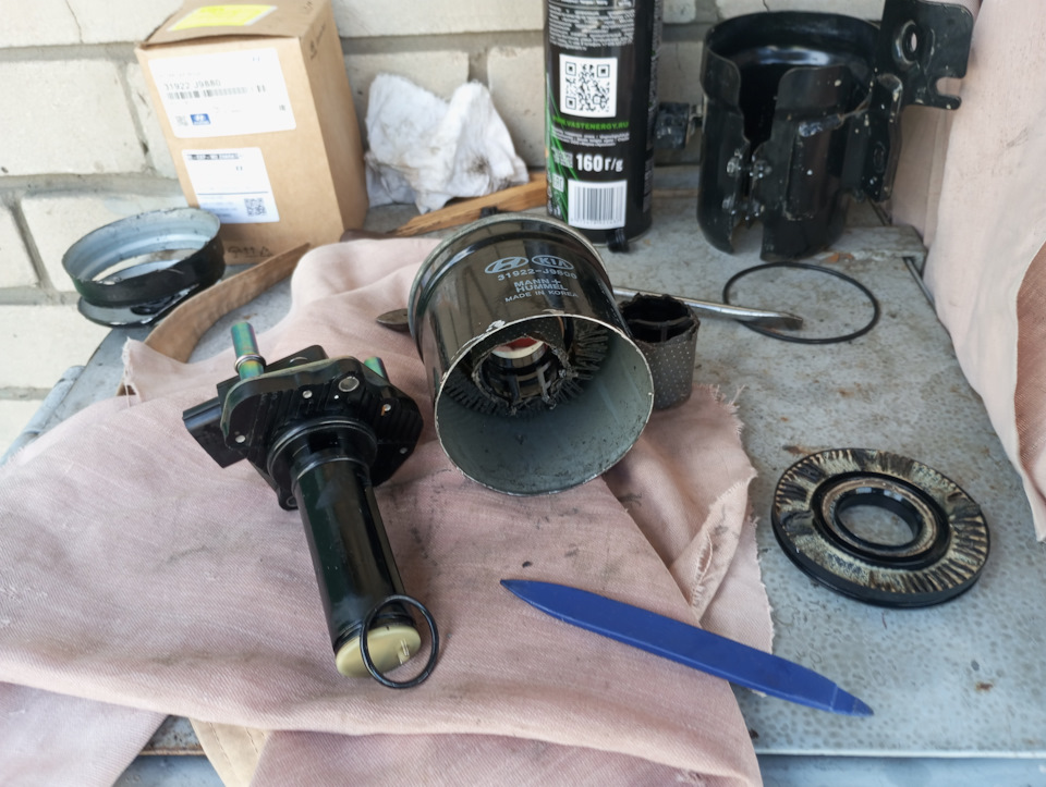 Замена топливного фильтра 31922-j9880 j9800 — Hyundai Kona, 1,6 л, 2018 года | своими руками ...