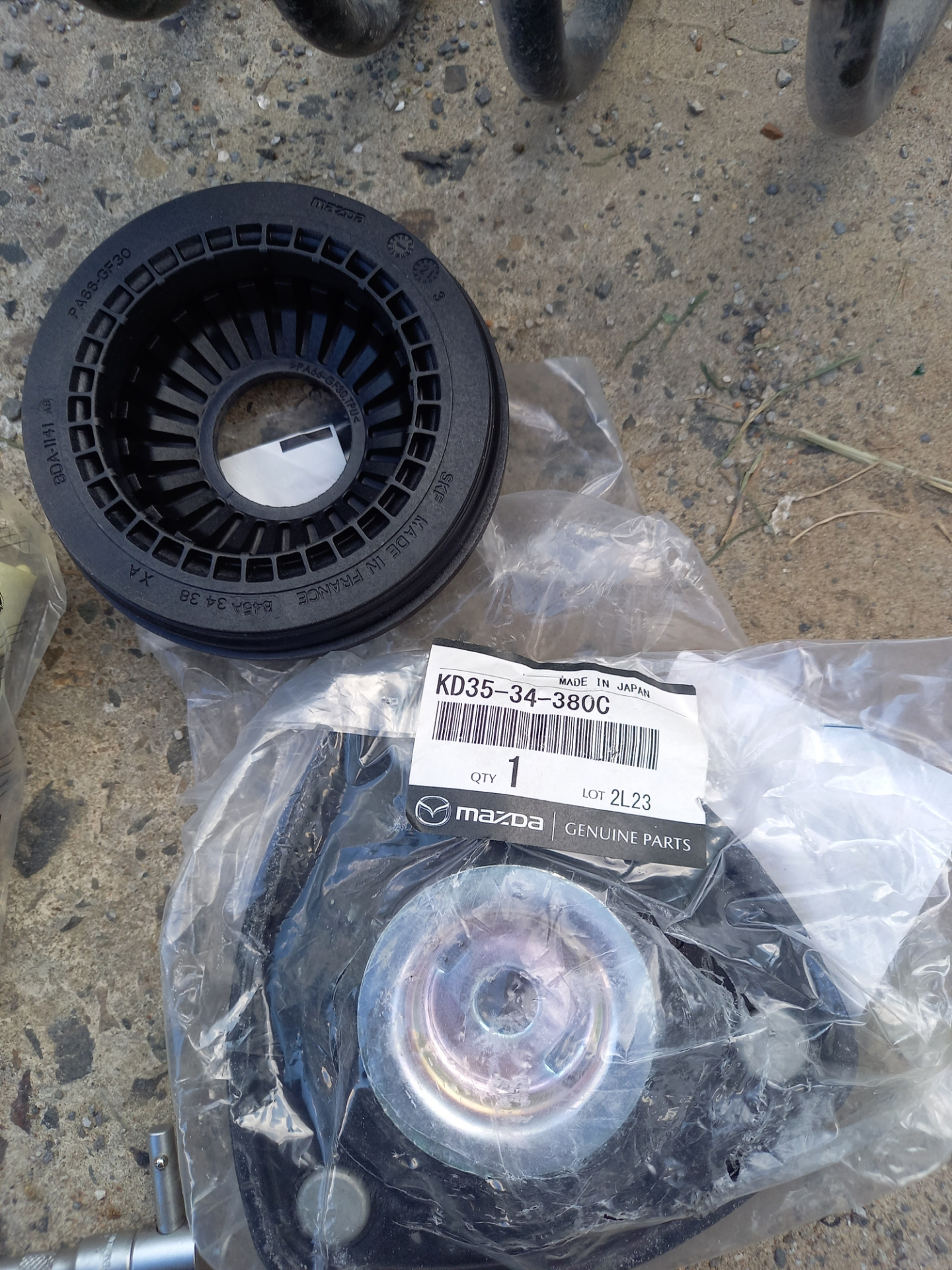 Замена опор, опорных подшипников, отбойников и пыльников передних стоек ...