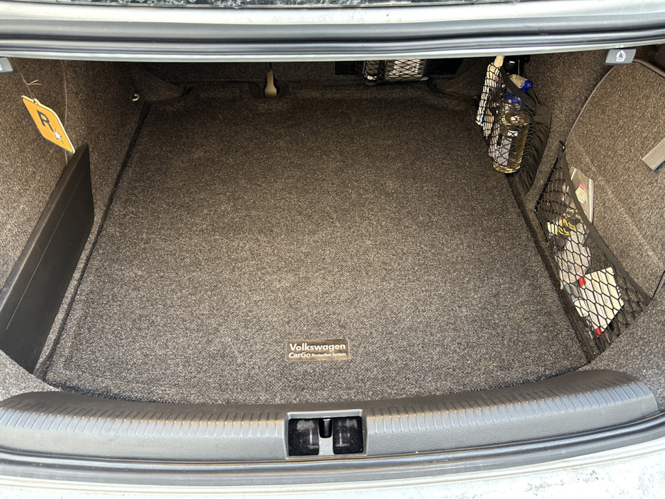 VW cargo protection system — Volkswagen Jetta VI, 2 л, 2013 года ...