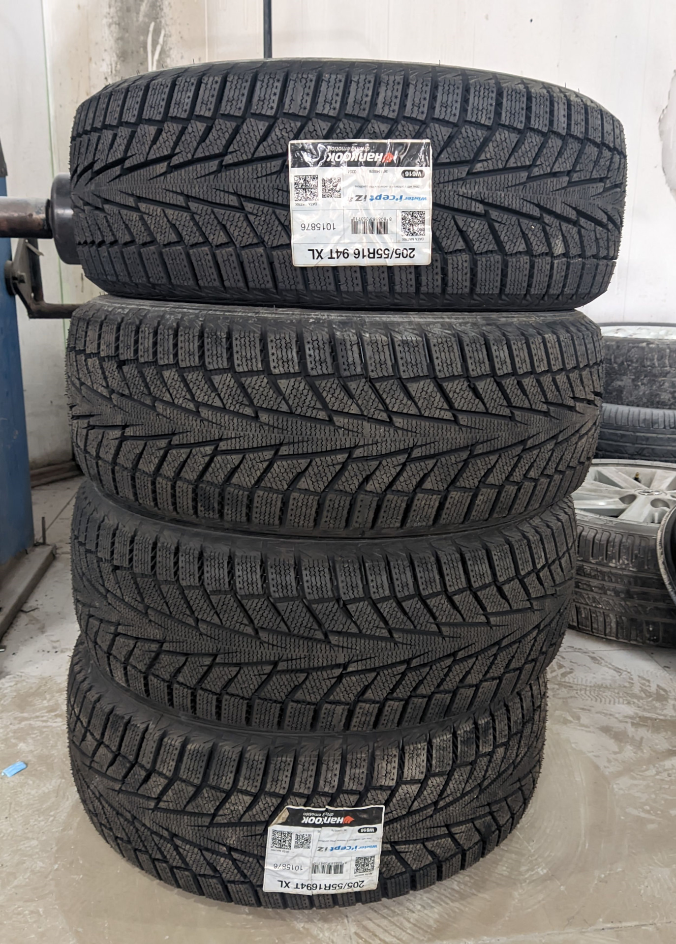 Hankook Winter I*cept iZ2 W616 + Pirelli Formula Energy — Citroen C4 L, 1,6 л, 2014 года | шины ...