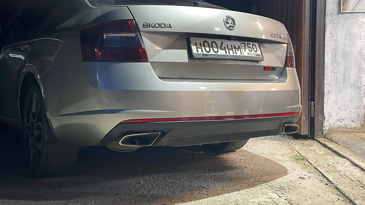 Установка заднего бампер RS — Skoda Octavia A7 Mk3, 1,4 л, 2016 года ...