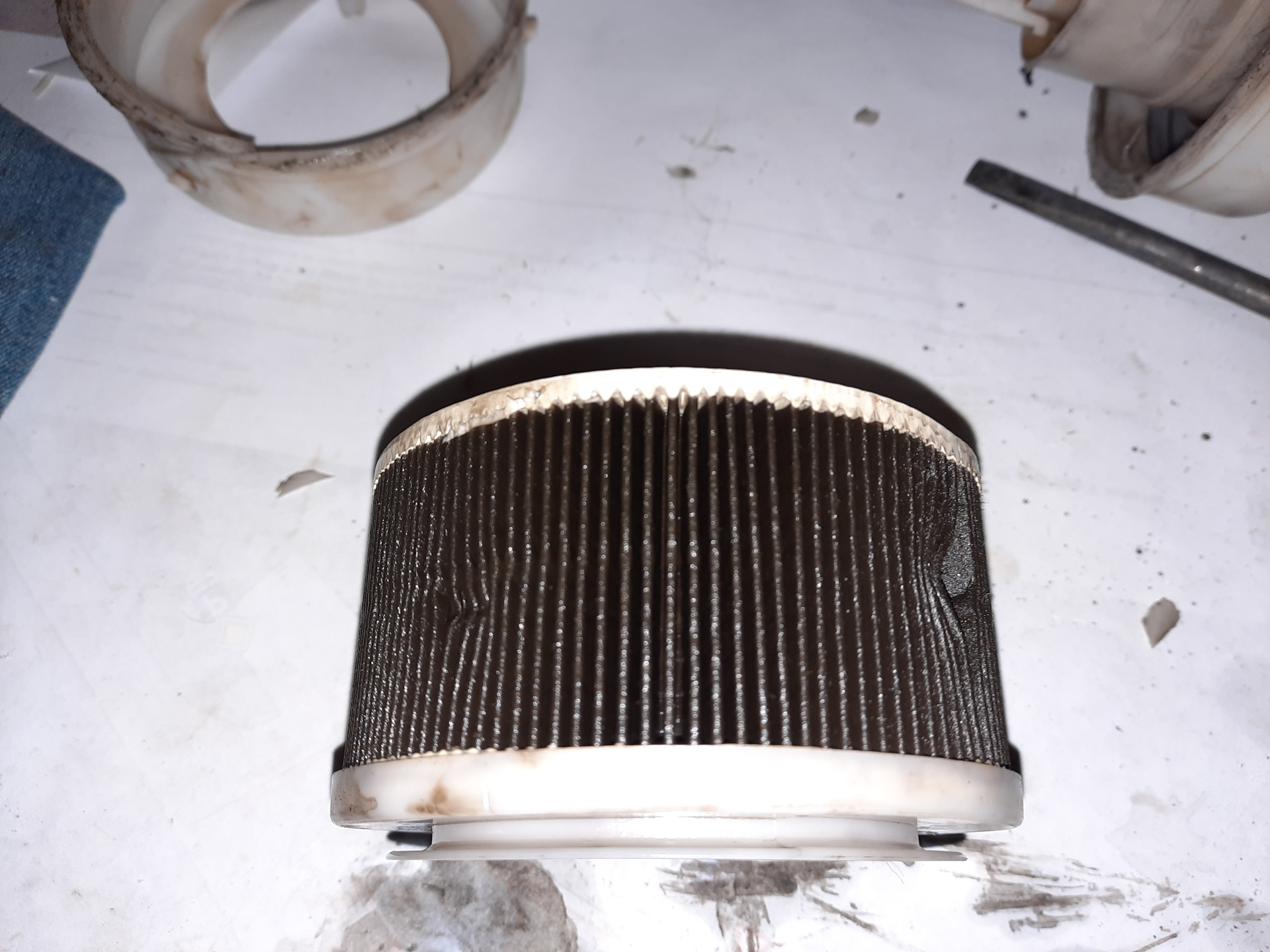 Замена топливных фильтров — Nissan Note (1G), 1,4 л, 2006 года ...