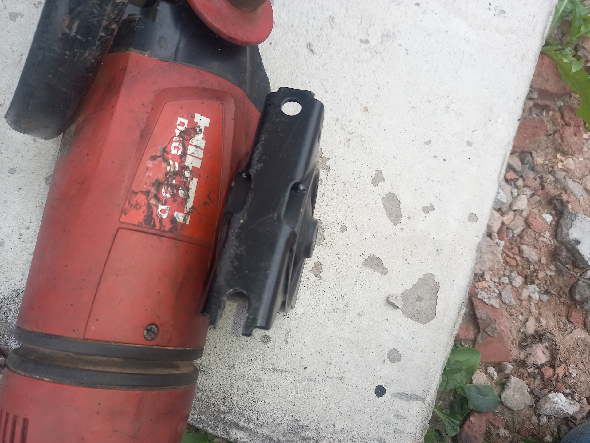 Замена нижних подушек двигателя. — Mitsubishi Space Star (1998), 1,3 л ...