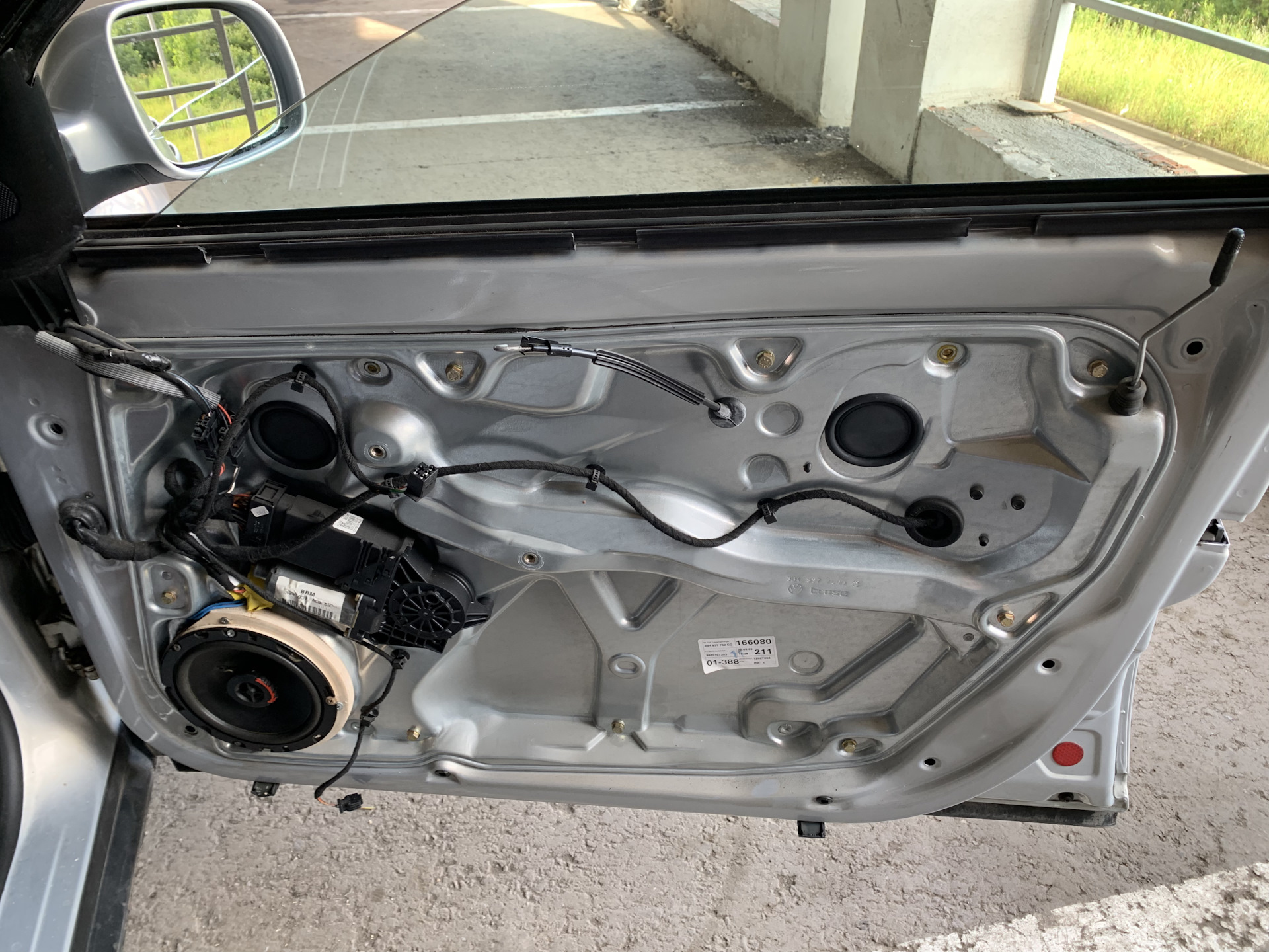 Замена клипс обшивки дверей — Volkswagen Passat B5, 2,3 л, 1999 года ...