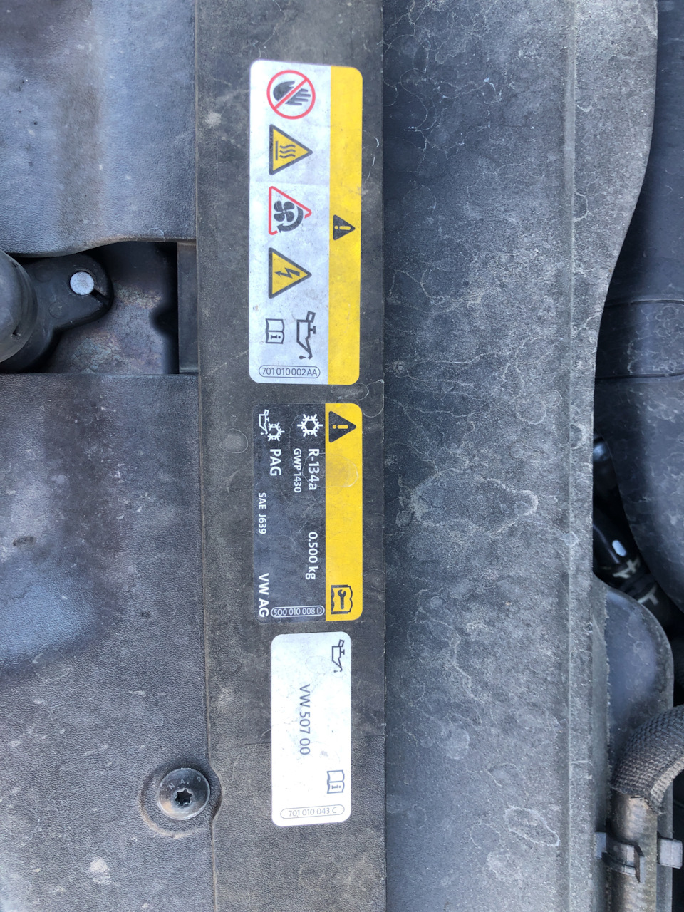 701010002AA Табличка *при избыт. VAG | Запчасти на DRIVE2