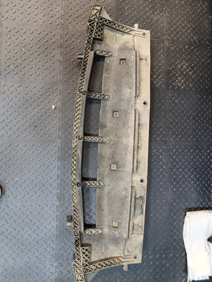 Дефлектор бампера на Audi Q5 (1G). Б/у | 1 000 ₽ в городе Вязьма | DRIVE2