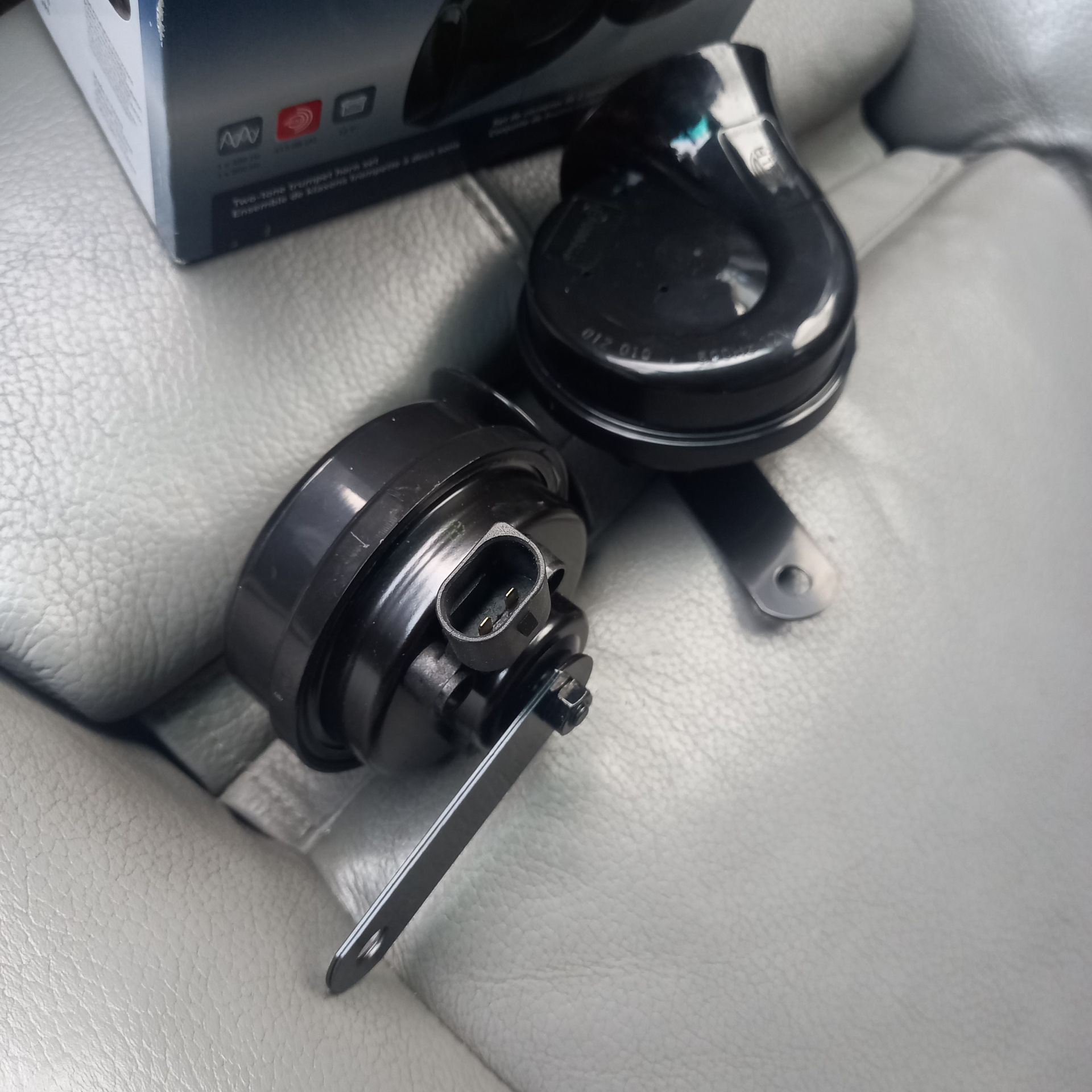 самостоятельный ремонт. замена фанфар — BMW X3 (E83), 2,5 л, 2004 года ...