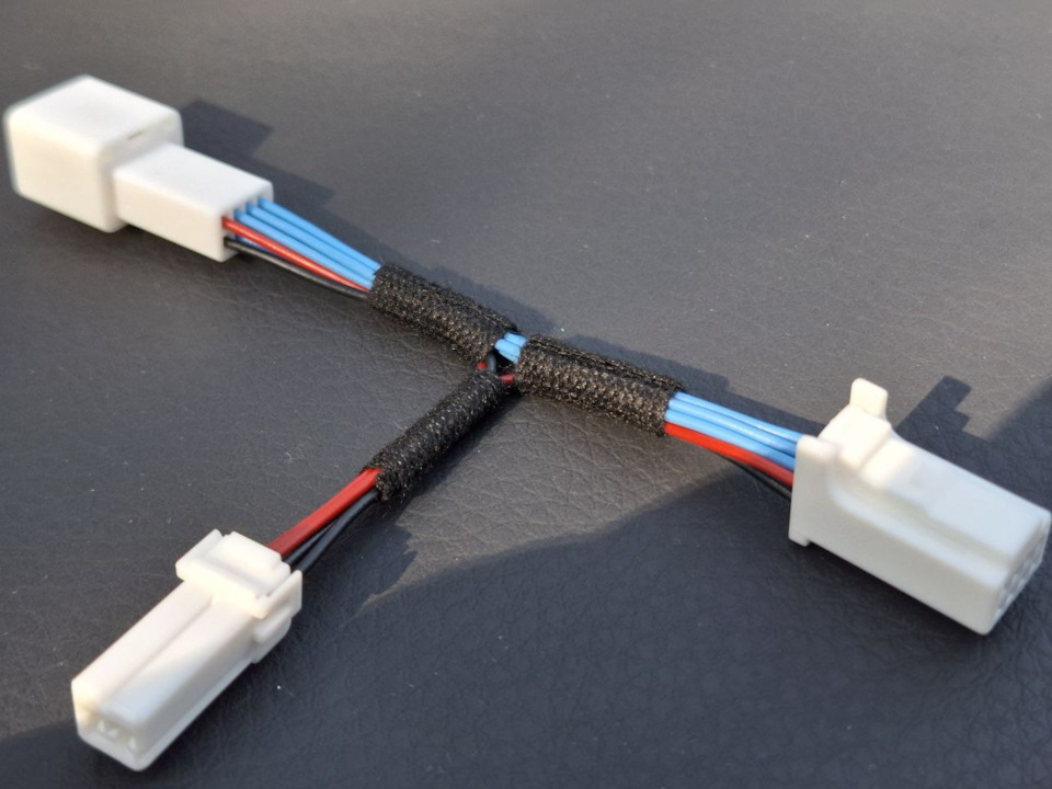 Адаптер USB для подключения видеорегистратора к плафону LADA VESTA NG ...
