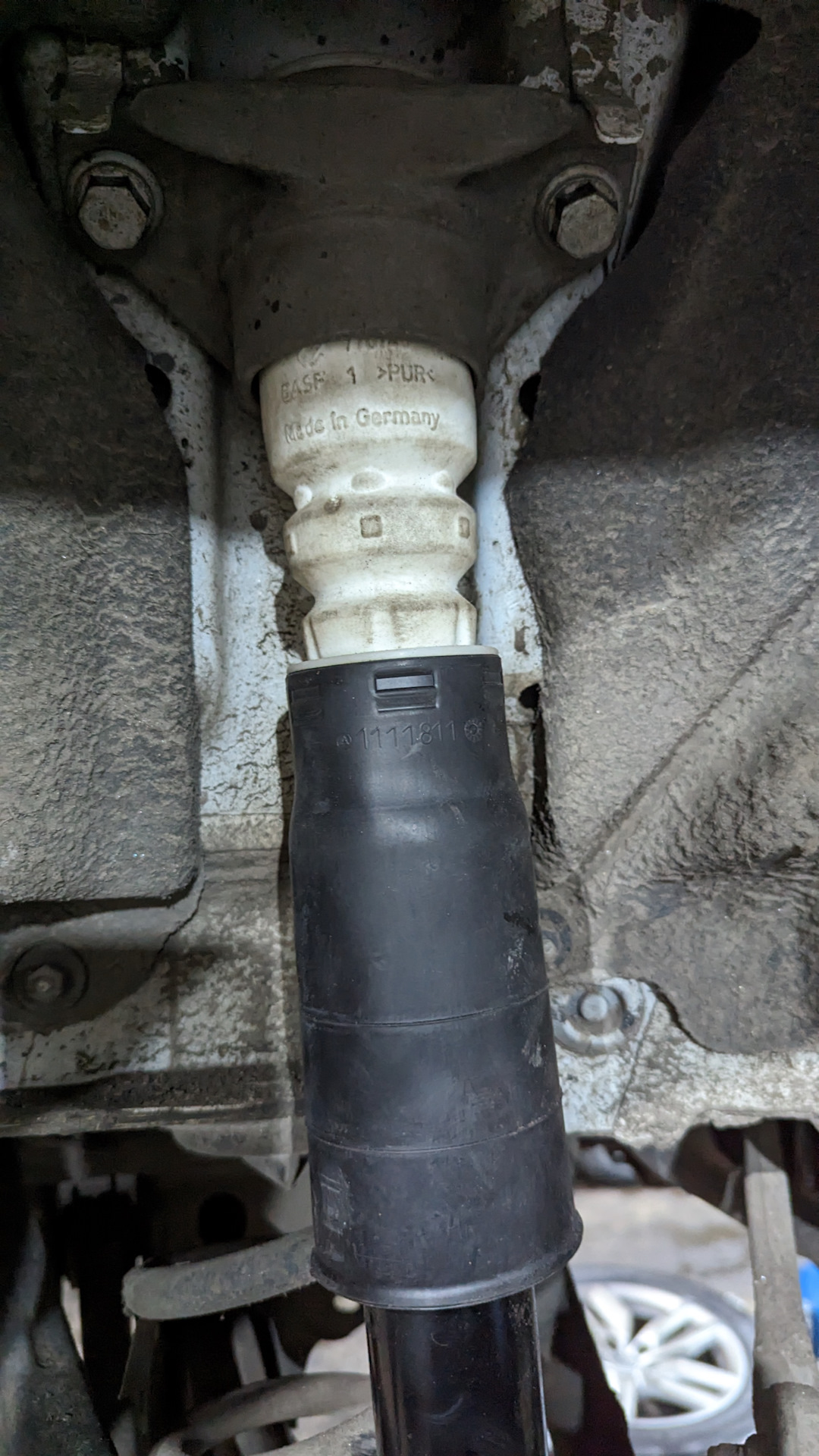 Замена задних амортизаторов + сезонная замена колодок)) — Audi Q5 (2G ...