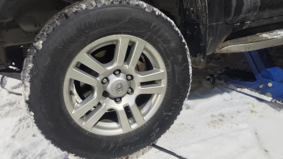 Шины зимние нешипованные Nokian 265/60 R18, литые диски 7,5Jx18 ET30 ...