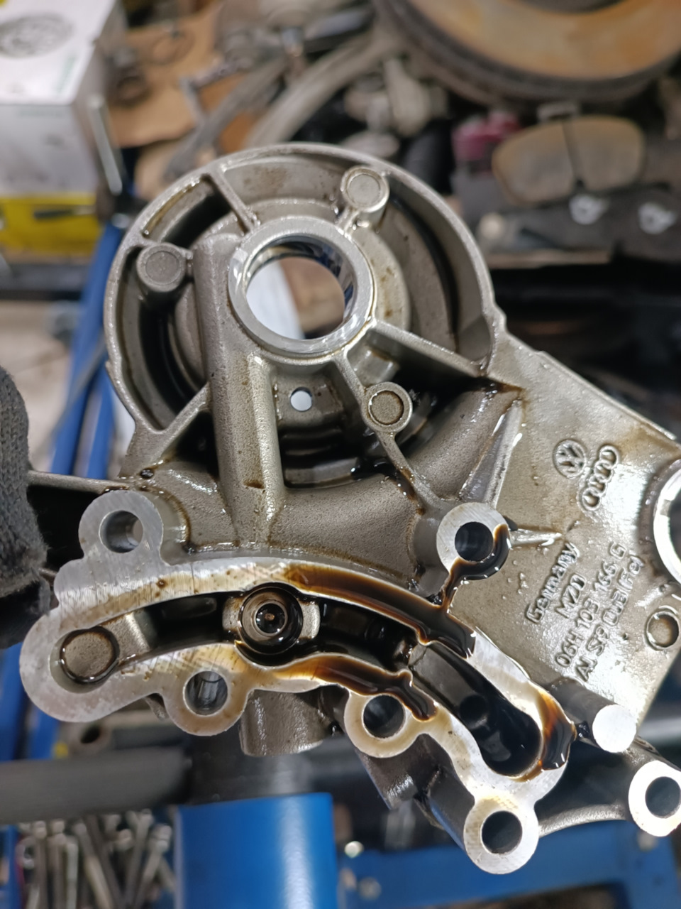 Опора распредвалов, лопатки фазовращателя — Skoda Yeti, 1,8 л, 2012 ...