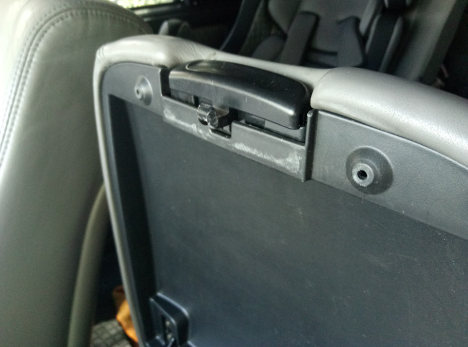 Подлокотник, как у всех. — Toyota Land Cruiser 100, 4,7 л, 2004 года ...