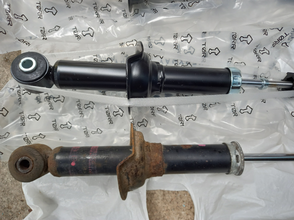 Замена амортизаторов — Mitsubishi Lancer X, 2 л, 2007 года | своими ...