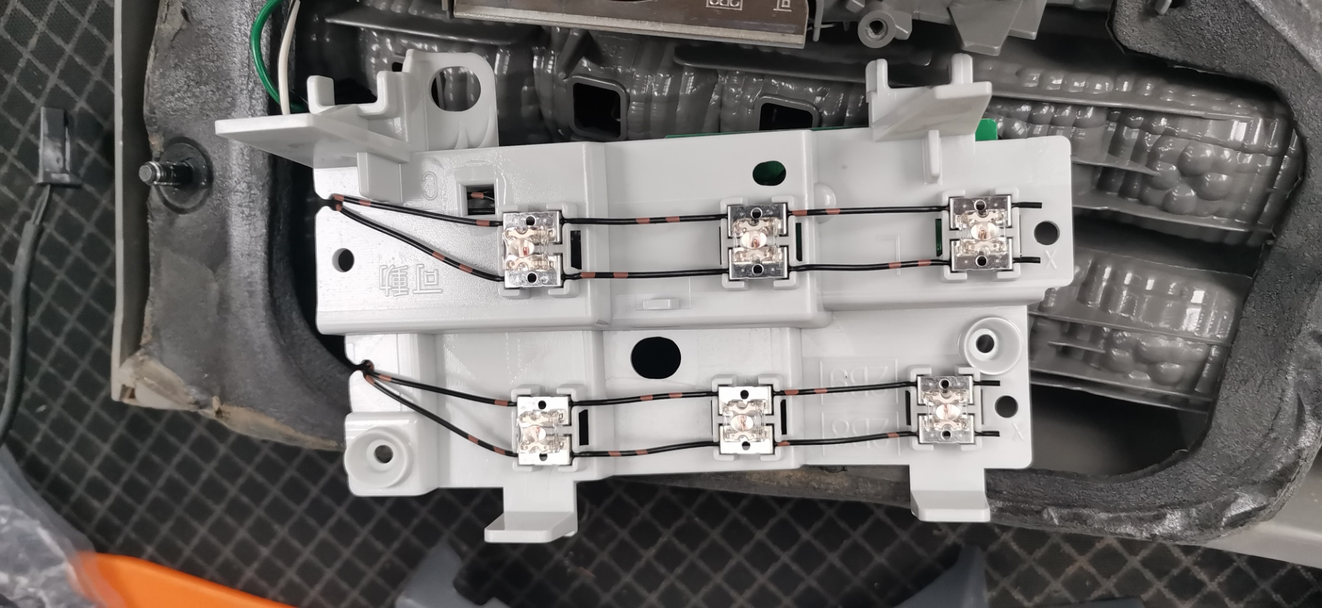 Стоп сигнал на крышке багажника — Toyota Estima Hybrid, 2,4 л, 2012 ...