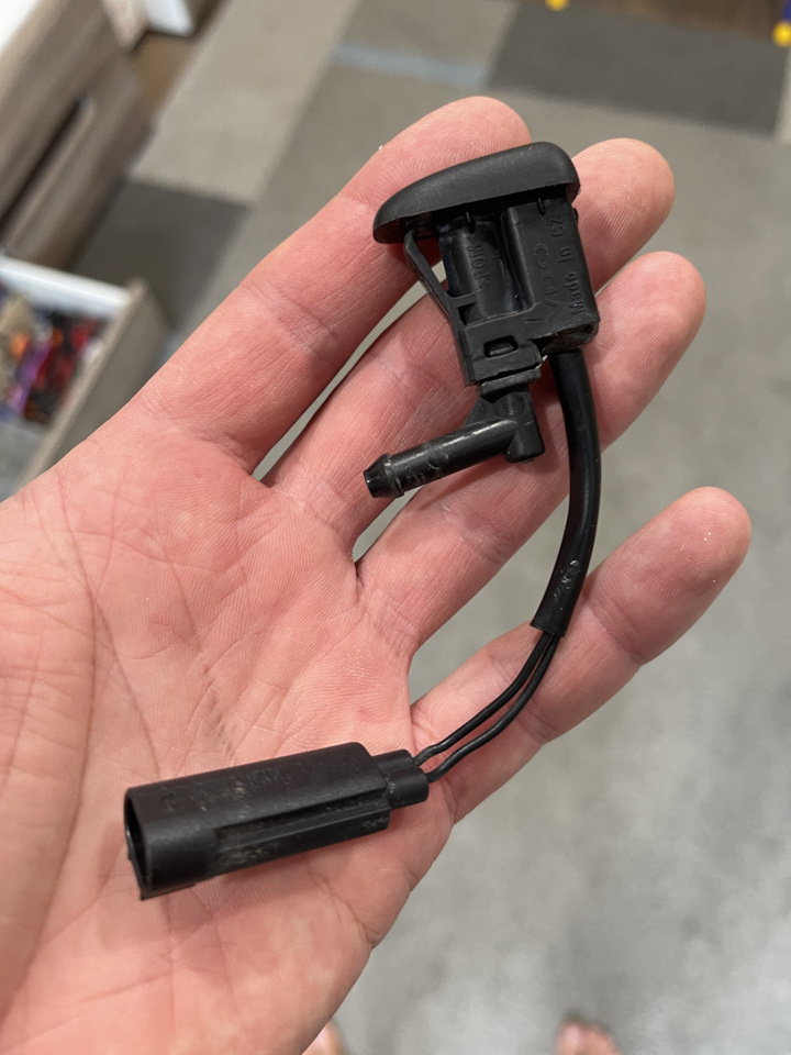 61667056731 Форсунка с обогревом BMW | Запчасти на DRIVE2