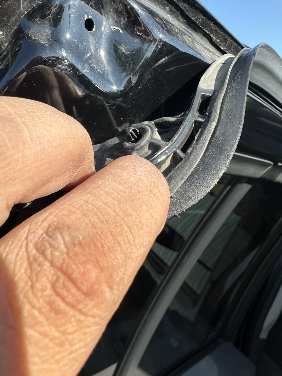 Склейка клипсы треугольника — Nissan Xterra (N50), 4 л, 2007 года ...