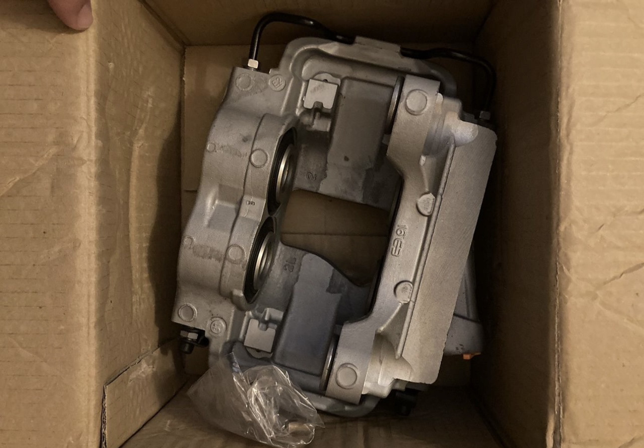 26. Передние тормоза. Дооснащение с G-серии на Е83 — BMW X3 (E83), 2 л ...