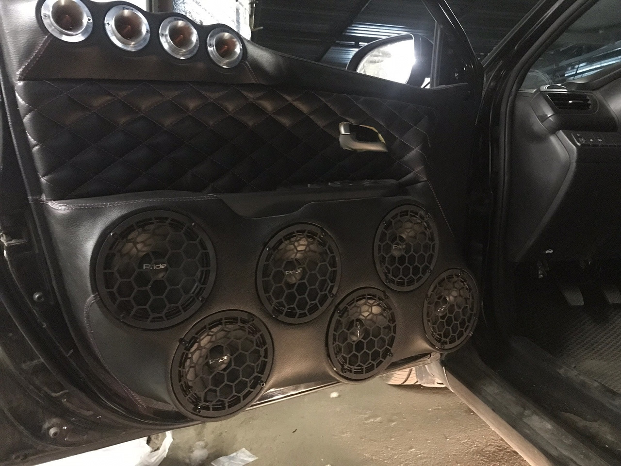 Фронт. Дверные карты под 6 пар Pride Emerald и 4 пары EDGE EDPRO22T-E4 — KIA Rio (3G), 1,6 л ...