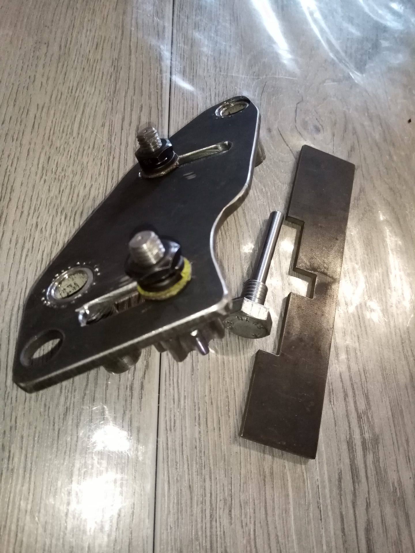 Mot. 1509 или фиксатор шестерён распредвалов — Renault Vel Satis, 2 л ...