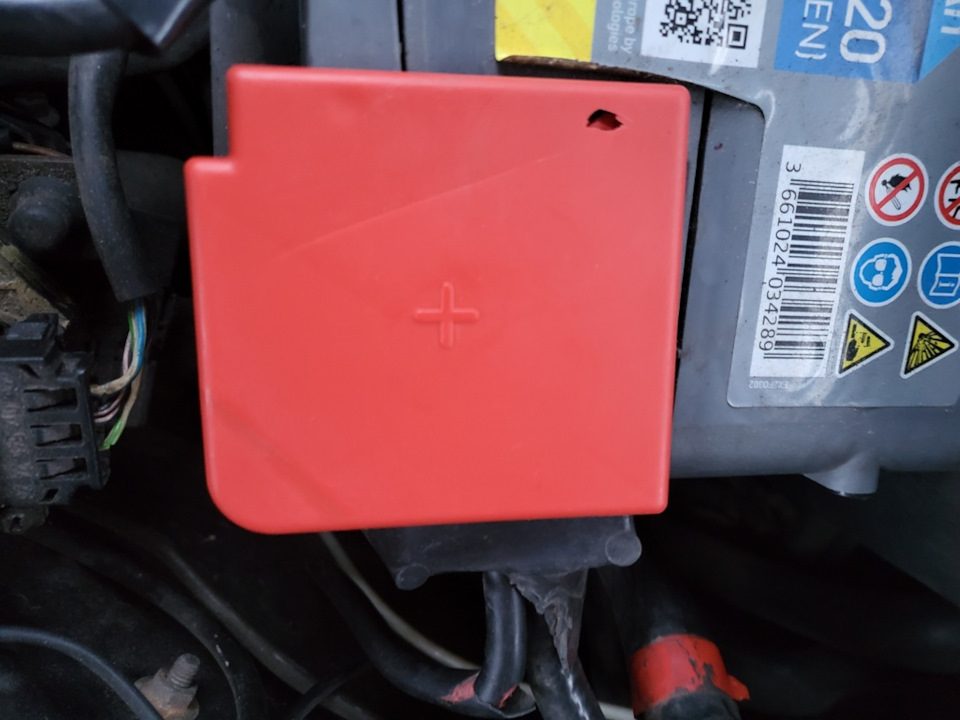 Засада с "Колпачок, акб для аварийного пуска" A 001 546 08 35 ...