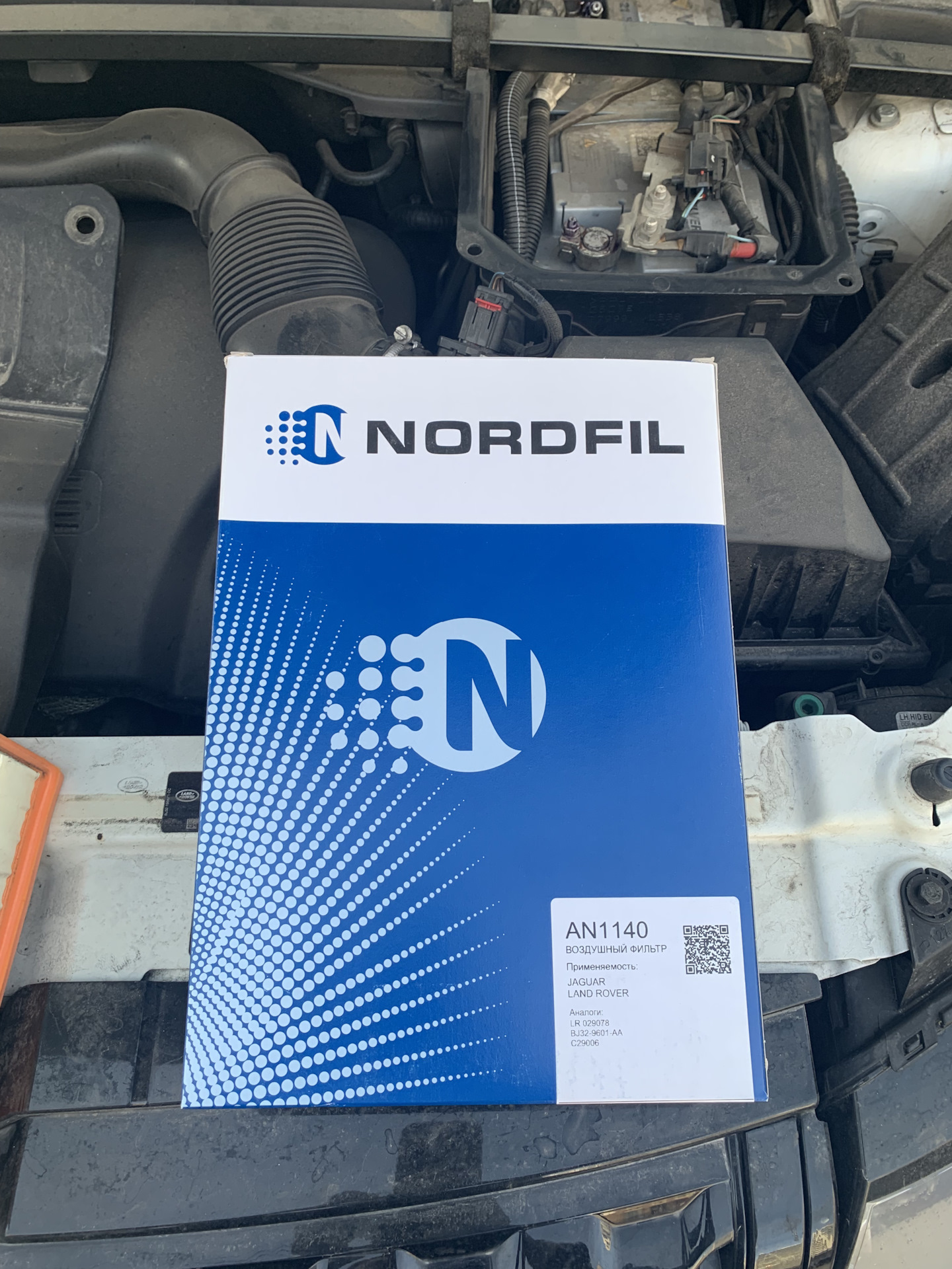 82. Замена фильтров — Land Rover Range Rover Evoque, 2,2 л, 2014 года ...