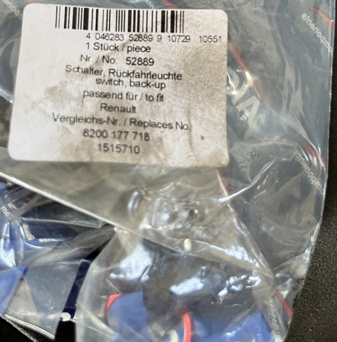 Замена датчика включения заднего хода — Renault Scenic II, 1,6 л, 2004 ...