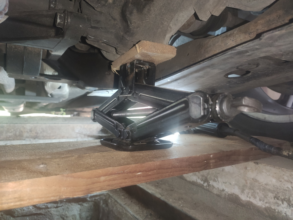 Замена задней опоры двигателя — Opel Insignia (1G), 1,8 л, 2015 года ...