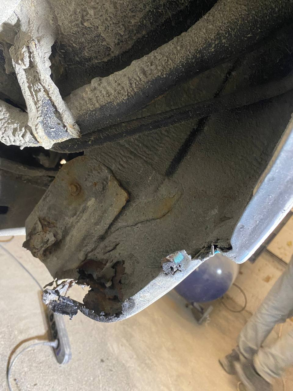 Заглушки. Первые шаги кузовного ремонта — Toyota Land Cruiser 100, 4,2 ...