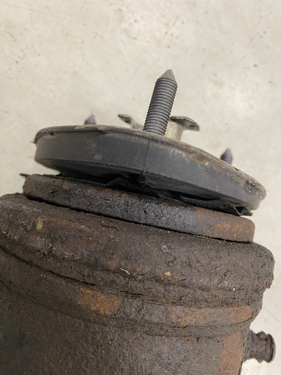 Замена передних амортизаторов — Lexus LS 600h, 5 л, 2008 года | поломка ...