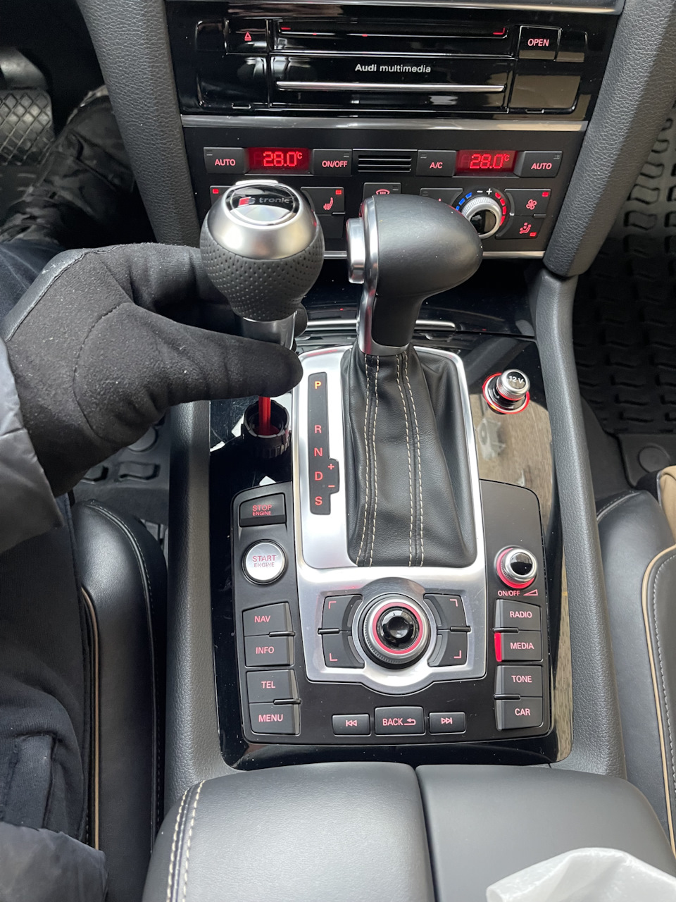 Замена ручки кпп — Audi Q7 (1G), 3 л, 2014 года | аксессуары | DRIVE2