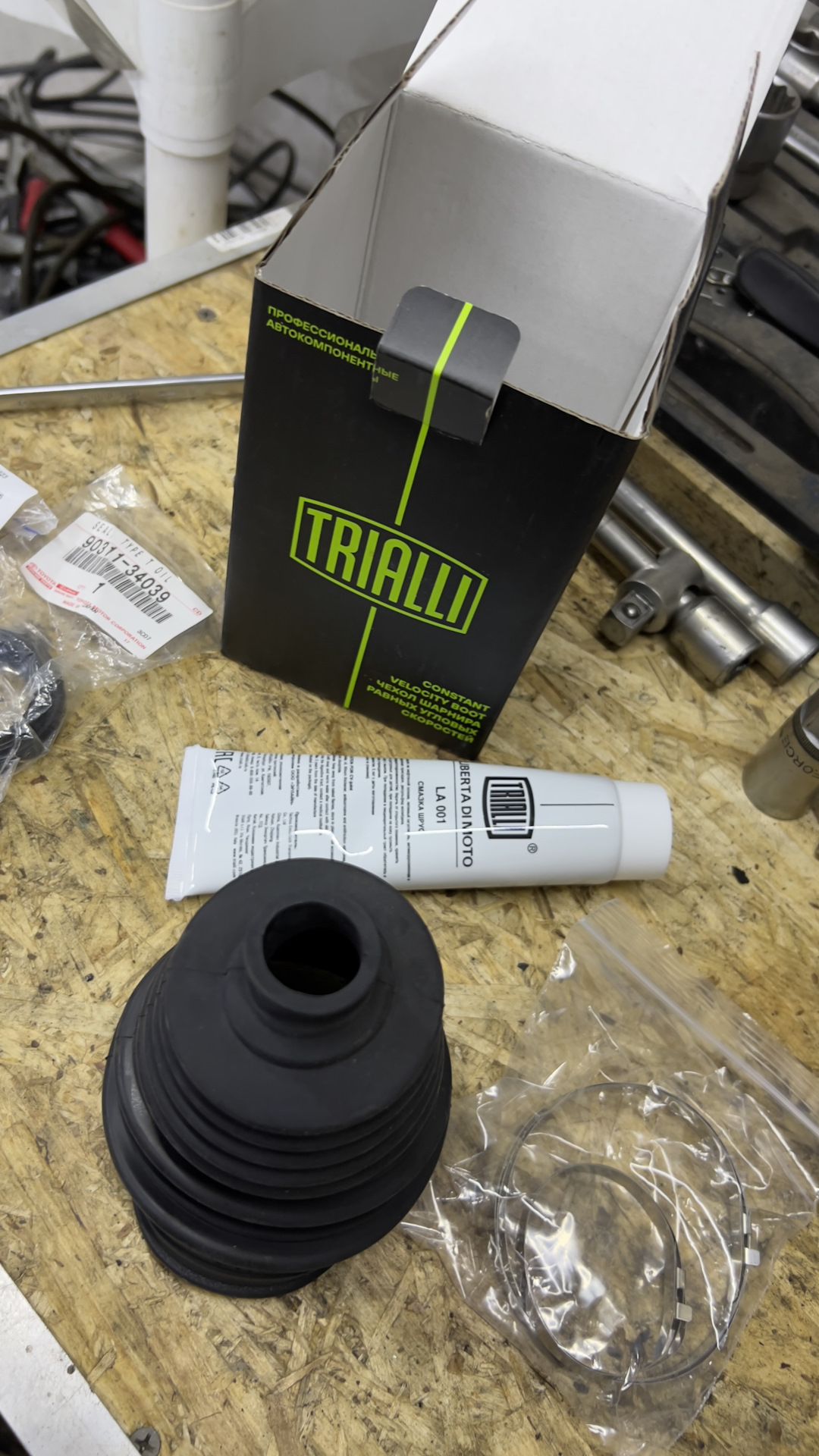 Шаровые и сальники приводов — Toyota Corolla (100), 1,5 л, 1992 года ...